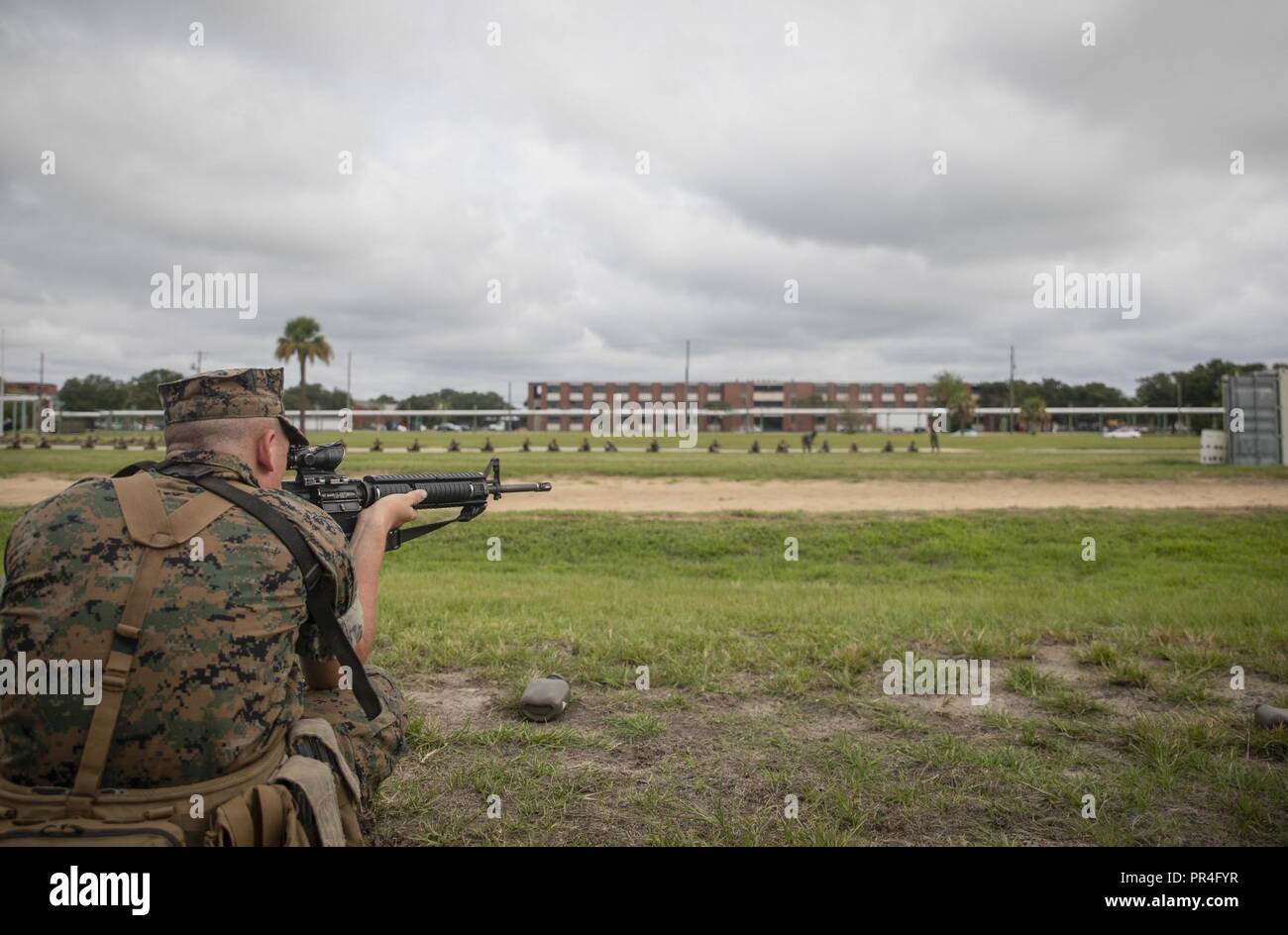 U.S. Marine Corps recruits with Hotel Company, 2nd Recruit Training ...