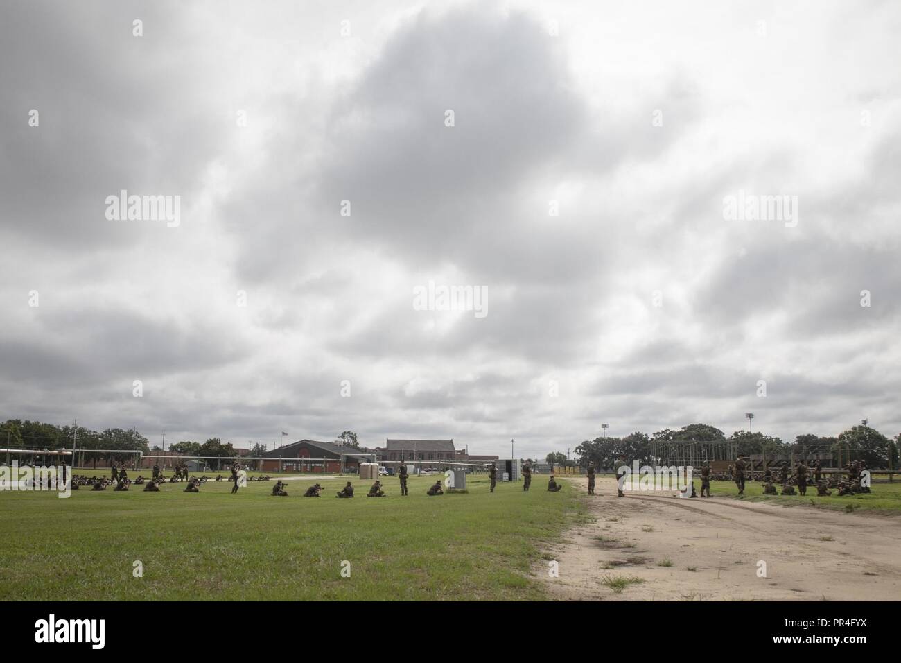 U.S. Marine Corps recruits with Hotel Company, 2nd Recruit Training ...