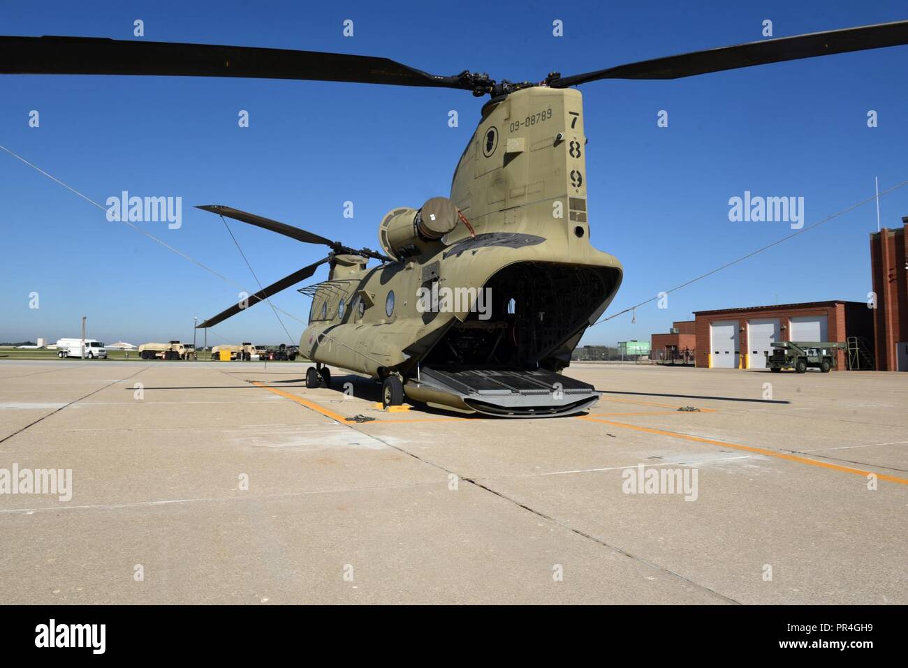 A CH-47 Chinook from the Illinois National Guard's Company B, 2nd ...