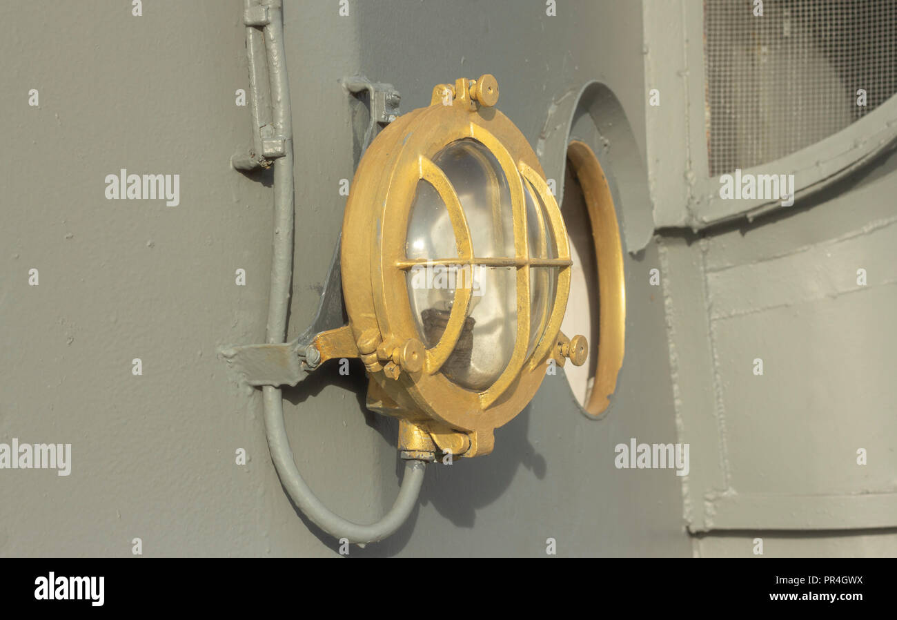 Old ships lamp hi-res stock photography and images - Alamy
