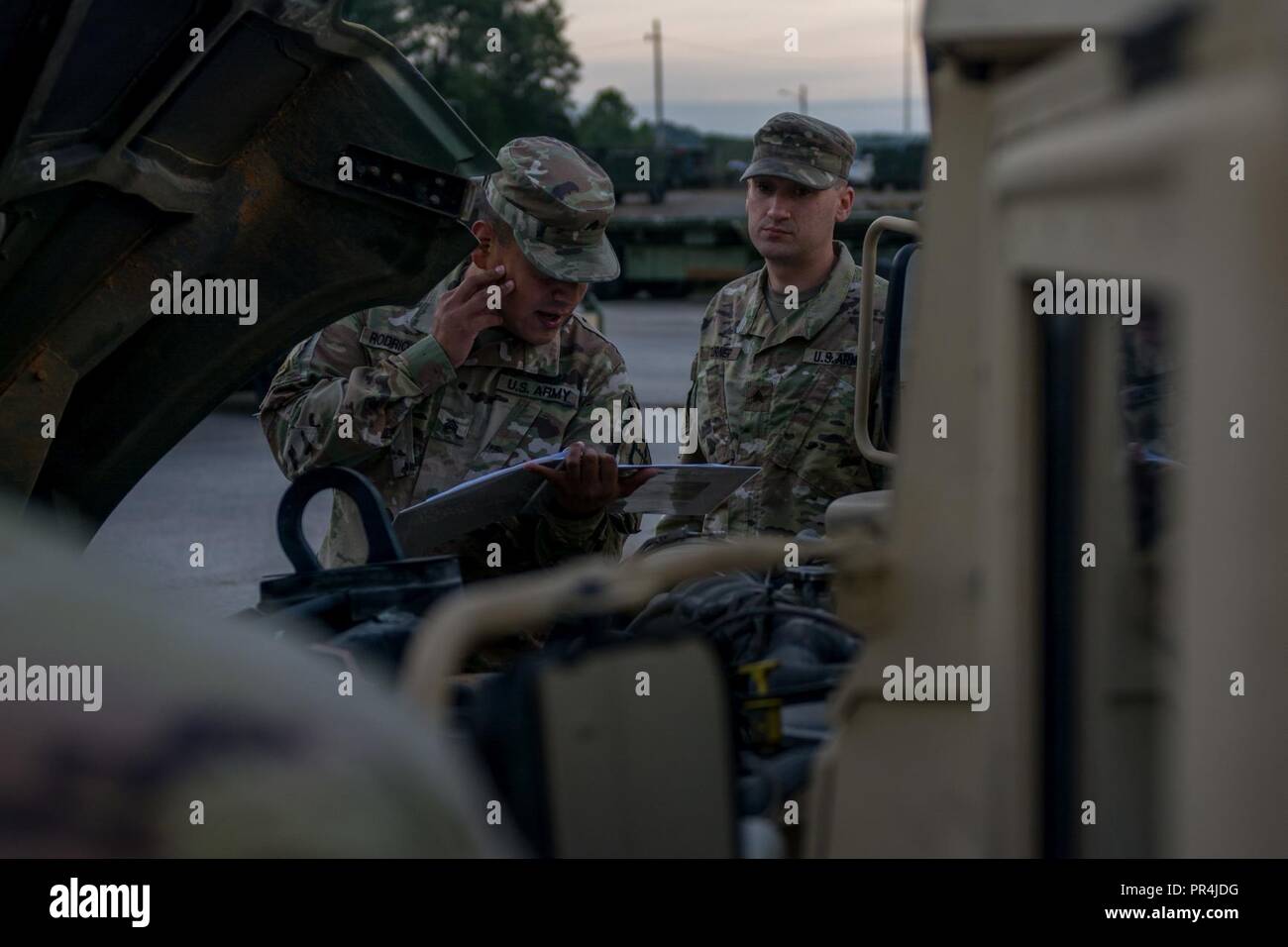 U.S. Army Reserve Soldiers from the 416th Theater Engineer Command ...