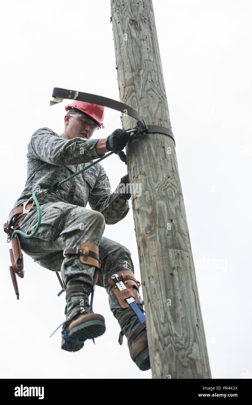 U s air force airman climbing hi-res stock photography and images - Alamy