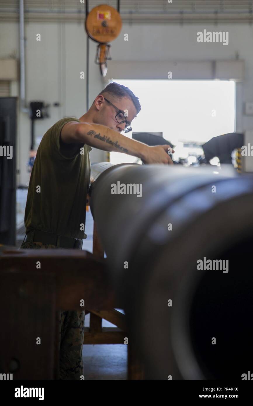 M777 a2 towed howitzer hi-res stock photography and images - Alamy