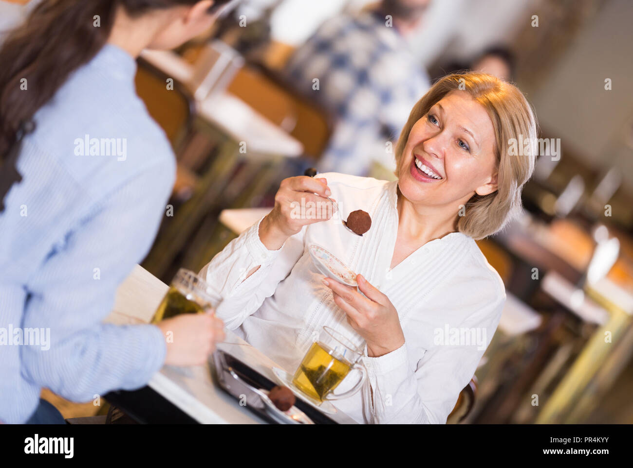 Cream tea for two people hi-res stock photography and images - Alamy