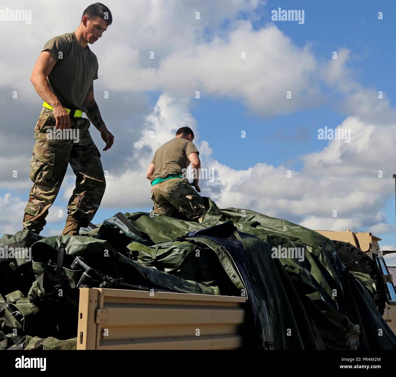 Soldiers with 548th Combat Sustainment Support Battalion's Headquarters ...