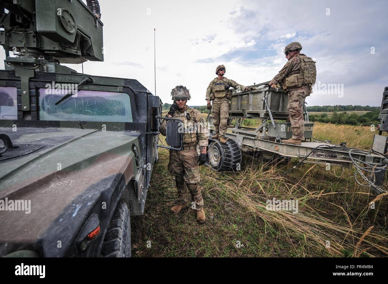 Dagger Paratroopers from Castle Company, 54th Brigade Engineer ...