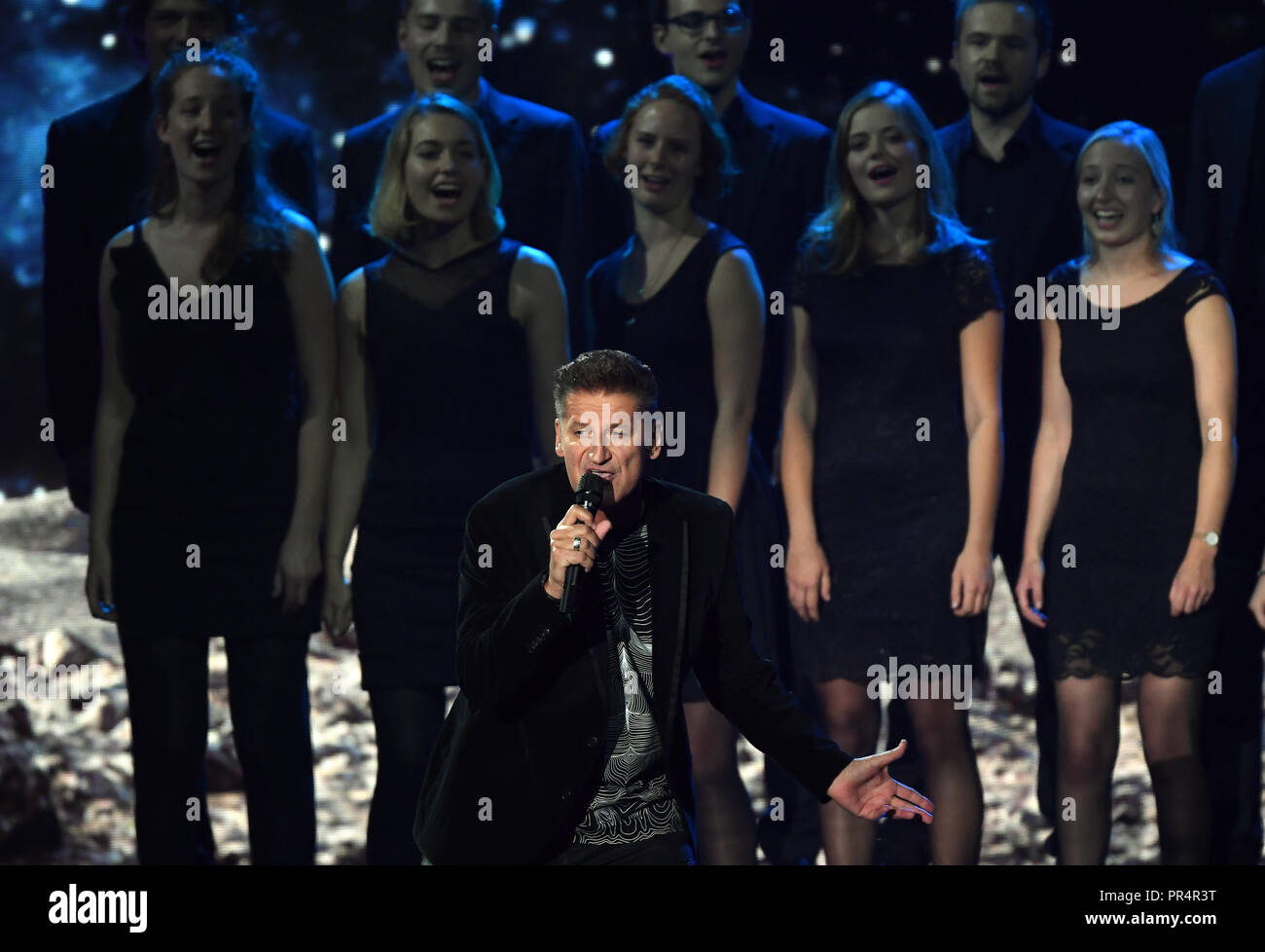 Television personalities band hi-res stock photography and images - Alamy