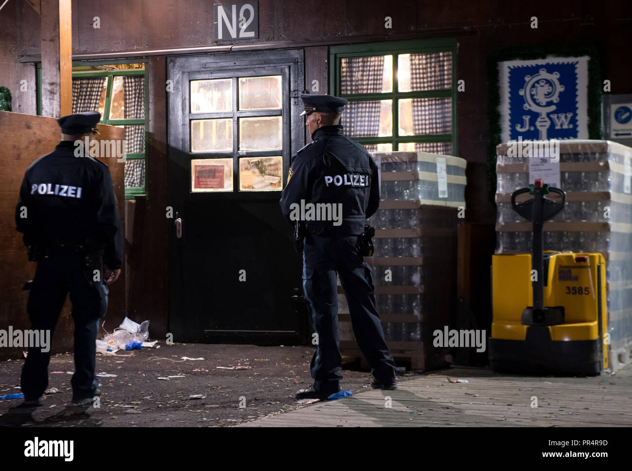Munich, Bavaria. 29th Sep, 2018. Police investigating a crime scene on ...