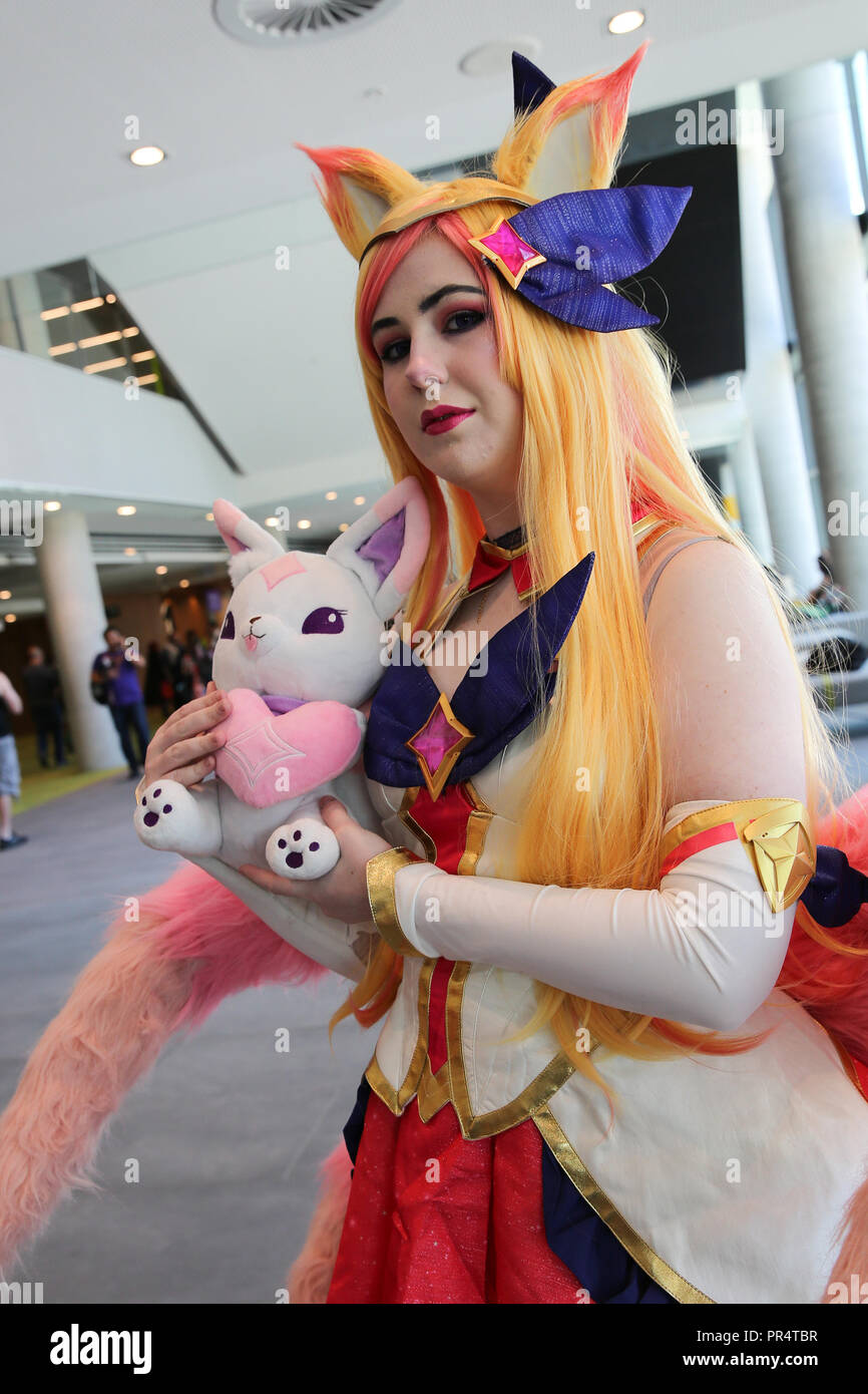 Oz comic con hi-res stock photography and images - Alamy
