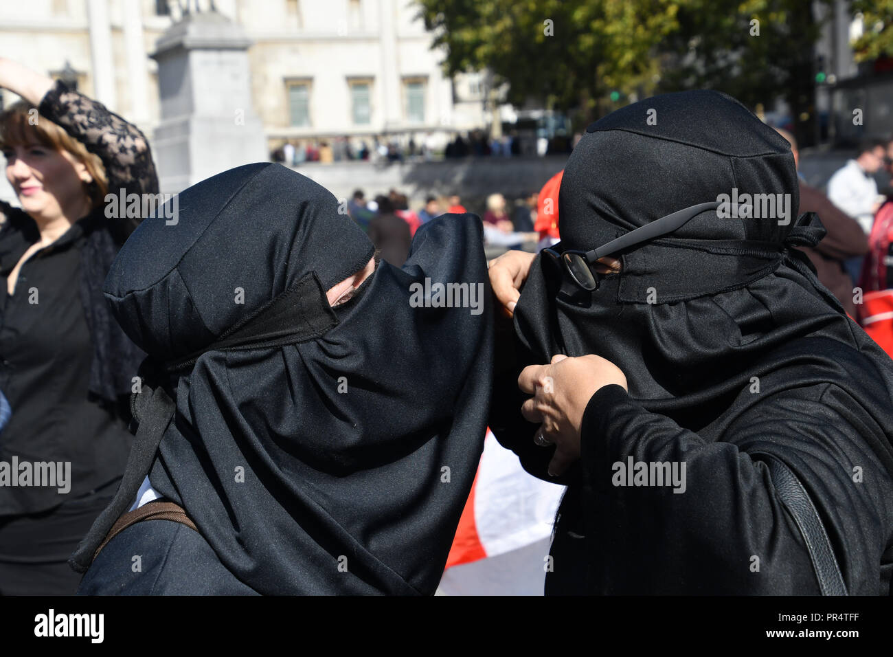 White women wearing burka hi-res stock photography and images - Alamy