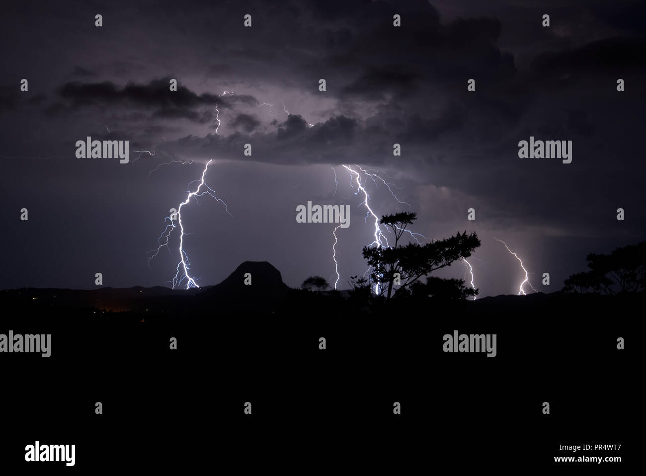 Thunderstorm thunderbolts hi-res stock photography and images - Alamy