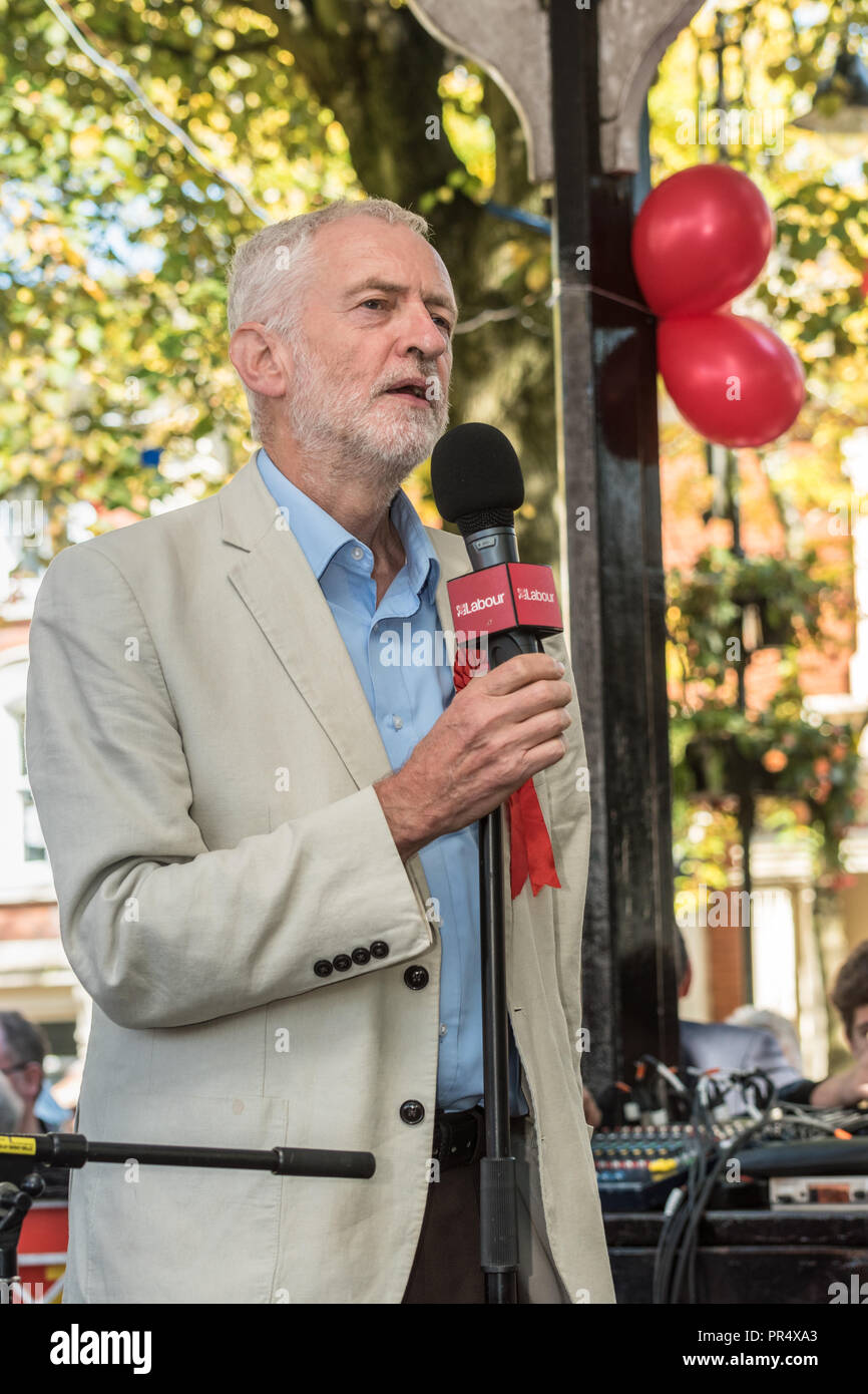 Redditch town centre hi-res stock photography and images - Alamy