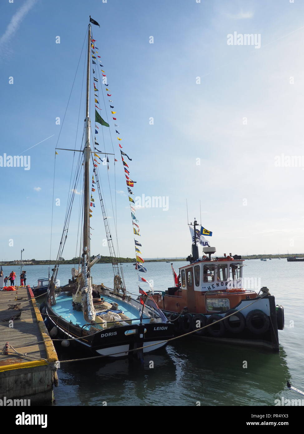 Thames bawley lo 284 hi-res stock photography and images - Alamy