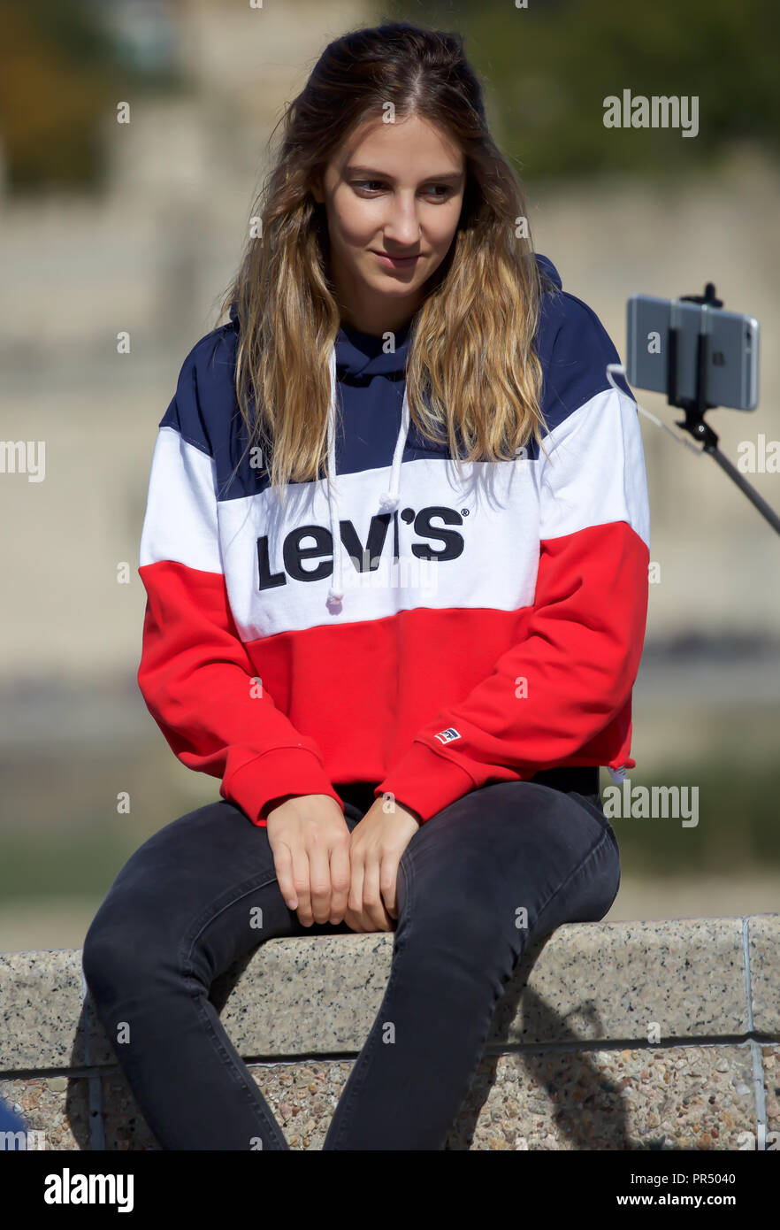 London,UK,29th September 2018,People enjoy and make the most of the warm Autumn sunshine in ...