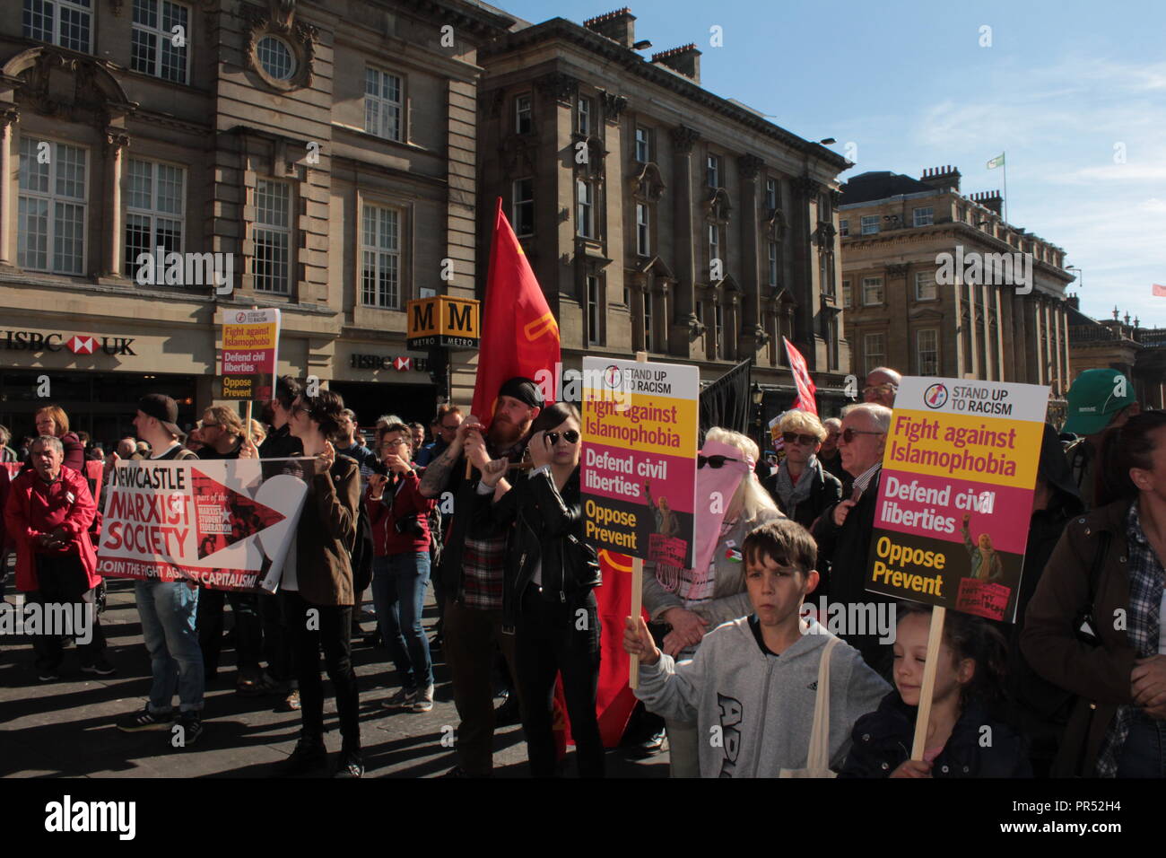 Yvonne ridley hi-res stock photography and images - Alamy