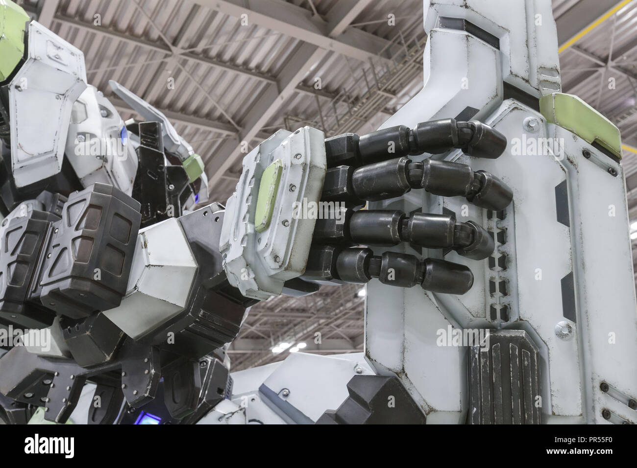 Tokyo, Japan. 29th Sep, 2018. A giant 1/1 scale plastic mecha model ...