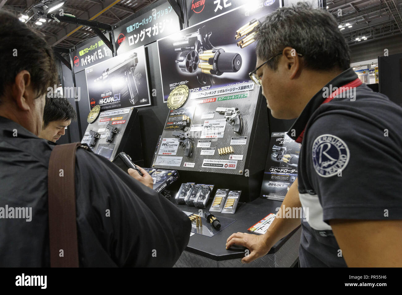 Tokyo, Japan. 29th Sep, 2018. Visitors look at airsoft guns during the ...