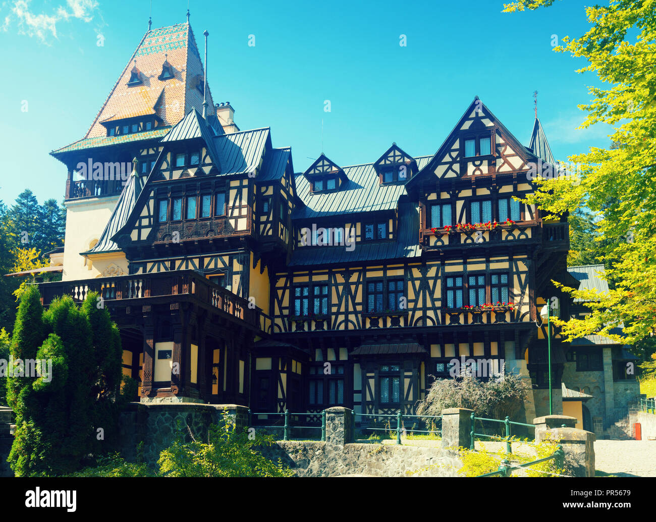 Famous Pelisor Castle, part of palace complex with Peles Castle, Sinaia ...