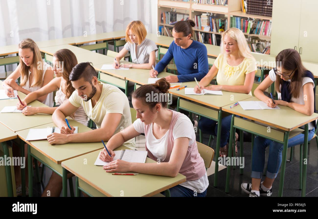 European students working hi-res stock photography and images - Alamy
