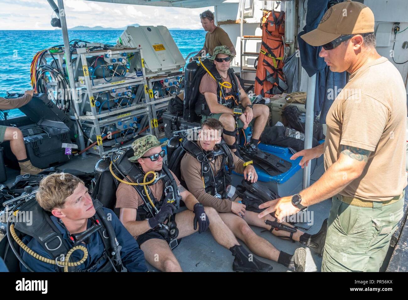 Navy divers wwii hi-res stock photography and images - Alamy