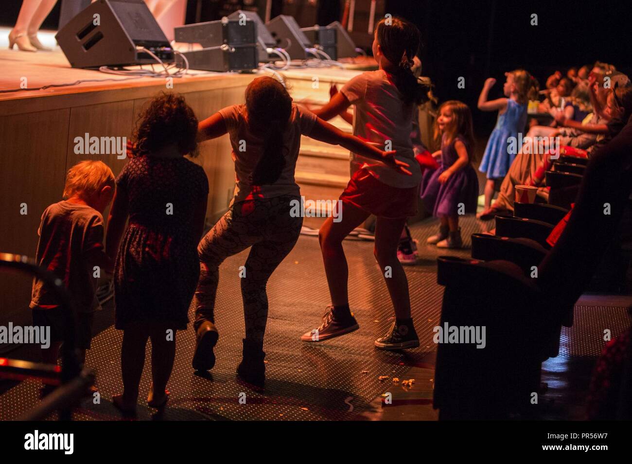 Uso show troupe hi-res stock photography and images - Alamy