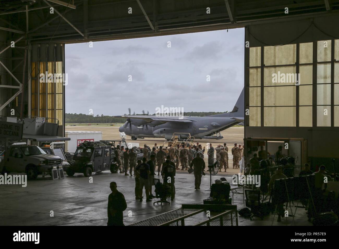 Air National Guardsmen from Alaska's 212th Rescue Squadron, 176th Wing ...