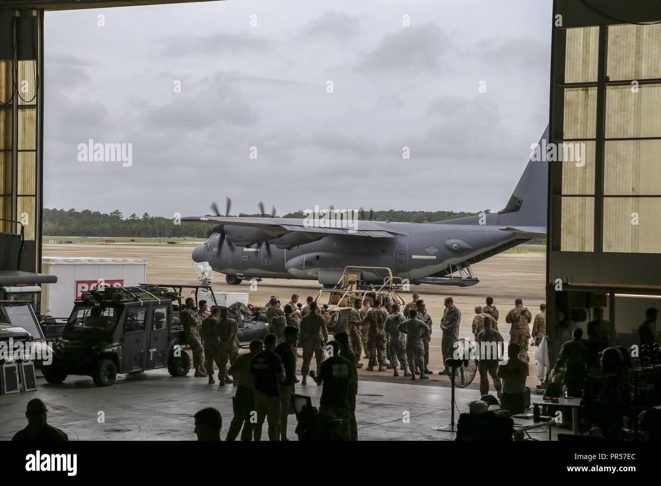 Air National Guardsmen from Alaska's 212th Rescue Squadron, 176th Wing ...