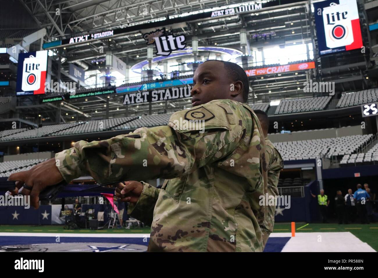 Dallas cowboys stadium flag hi-res stock photography and images - Alamy