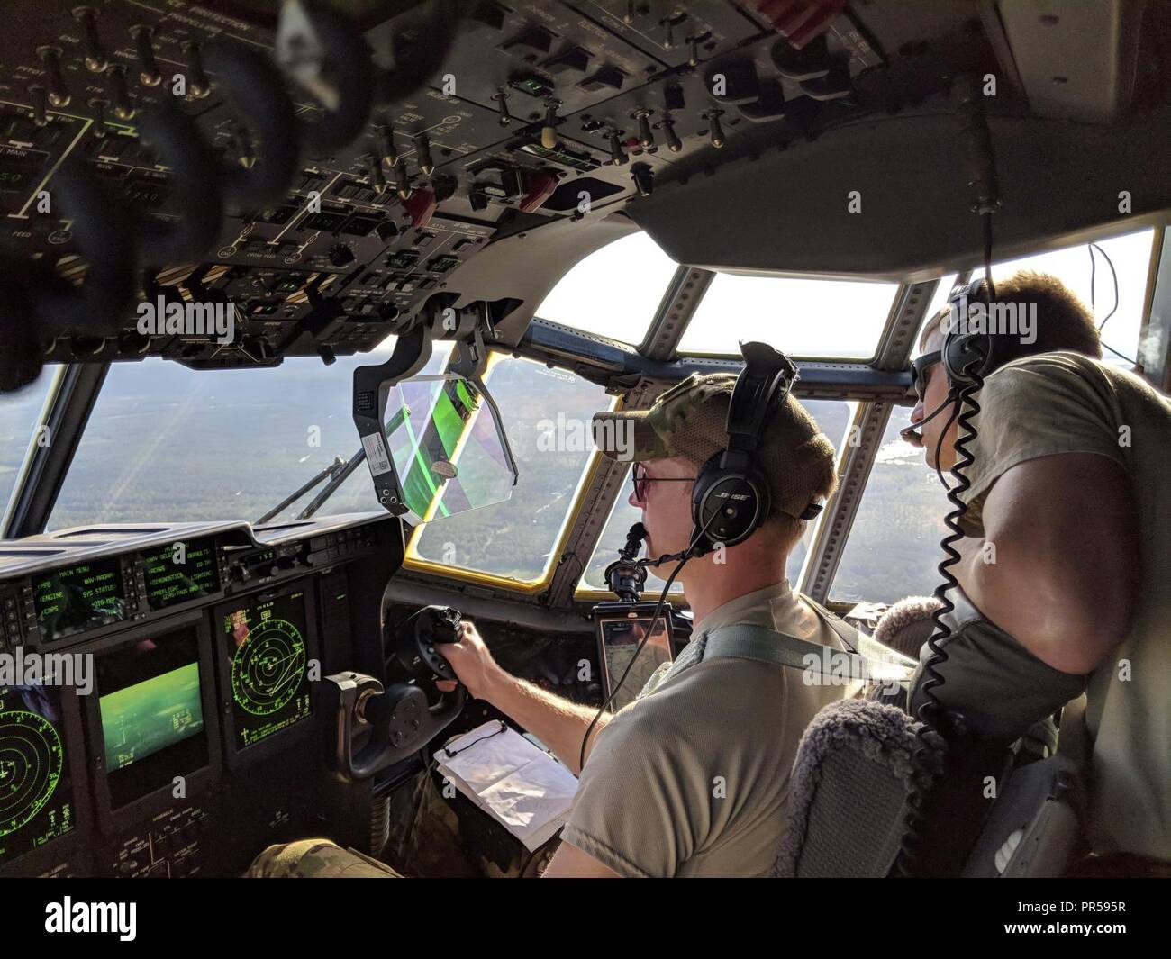 Alaska Air National Guardsmen from the 176th Wing’s 211th Rescue ...