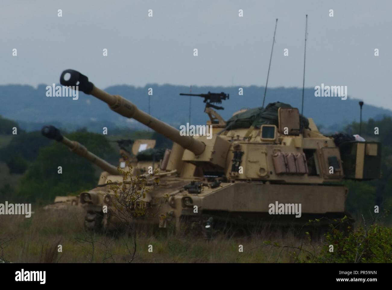 155mm canon hi-res stock photography and images - Alamy