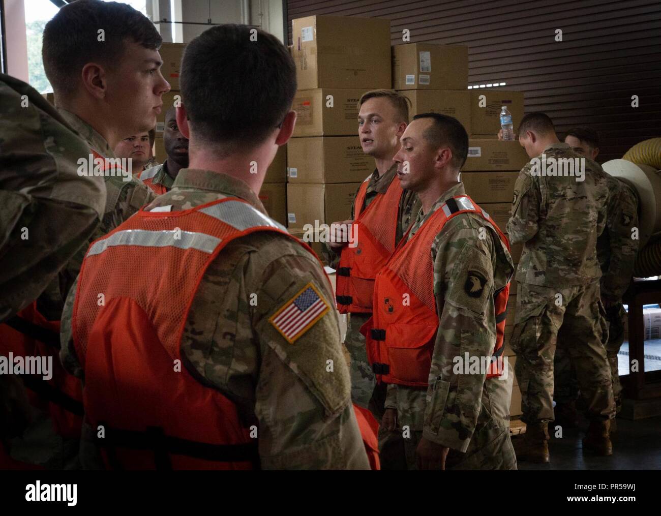 U.S. Army Soldiers assigned to 129th Combat Support Sustainment ...