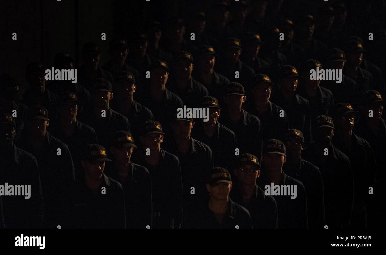 Uss trayer bst 21 hi-res stock photography and images - Alamy