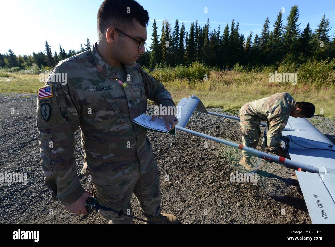 Soldiers from the 6th Brigade Engineer Battalion (Airborne), 4th ...