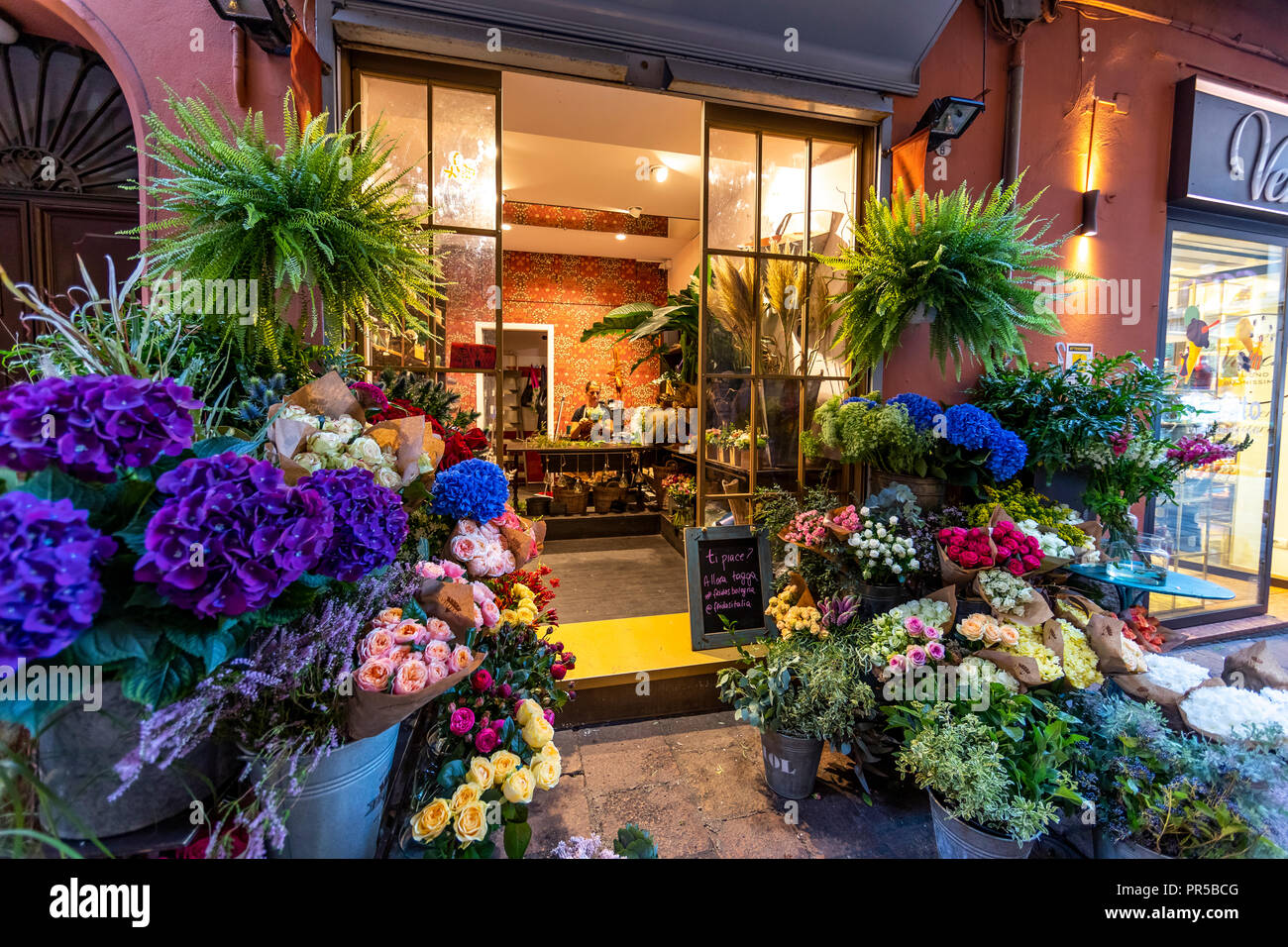 Fridas italian flower stores hi-res stock photography and images - Alamy