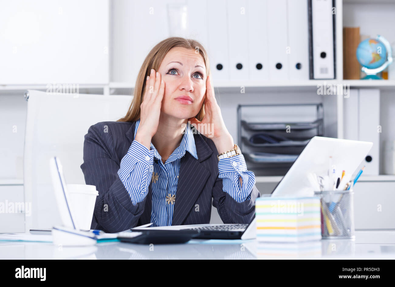 Depressing office desk hi-res stock photography and images - Alamy