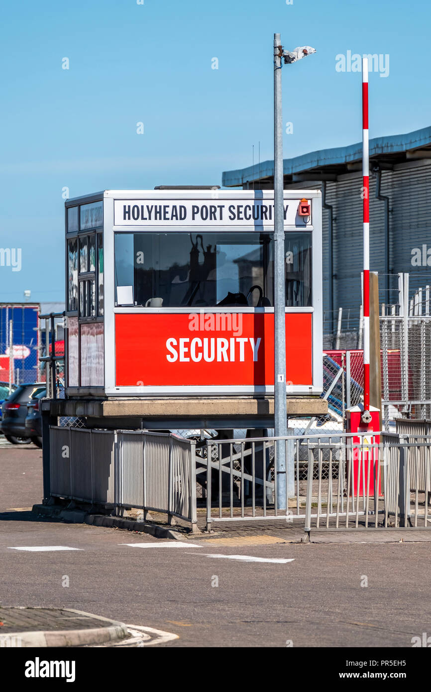 Immigration border control queue hi-res stock photography and images ...