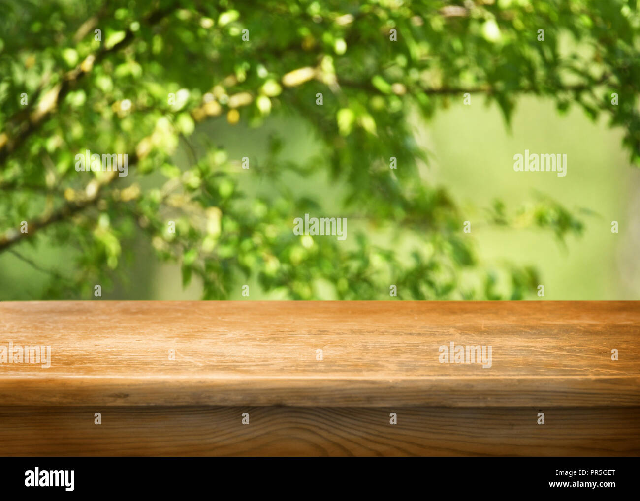 Empty table for display montages Stock Photo - Alamy