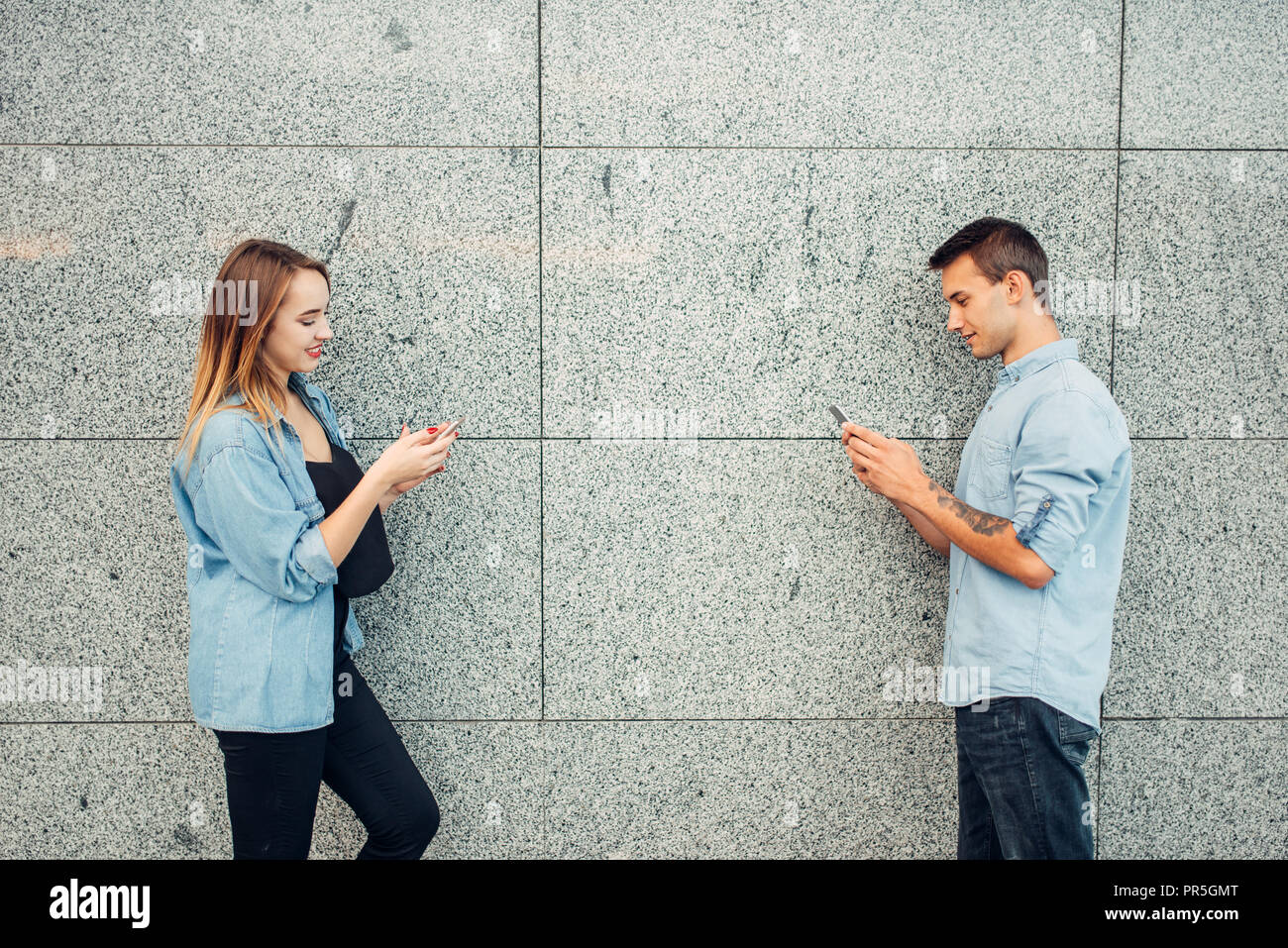 Young phone addict man and woman, addiction problem, social addicted ...