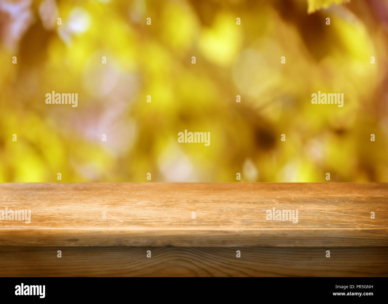 Empty table for display montages Stock Photo - Alamy