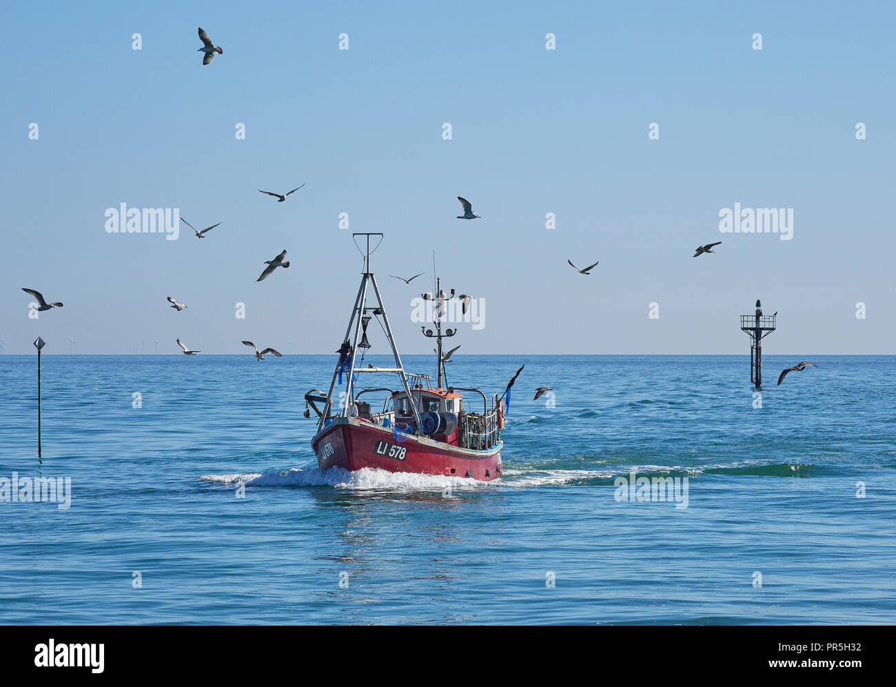 Small inshore fishing boat returning to Littlehampton with its catch ...