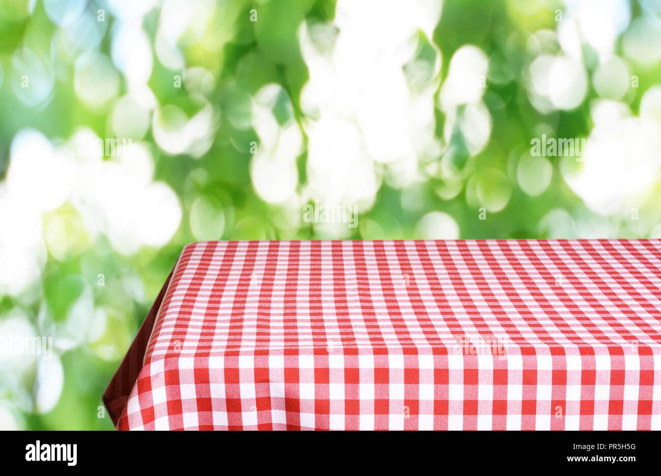 Empty table background Stock Photo - Alamy