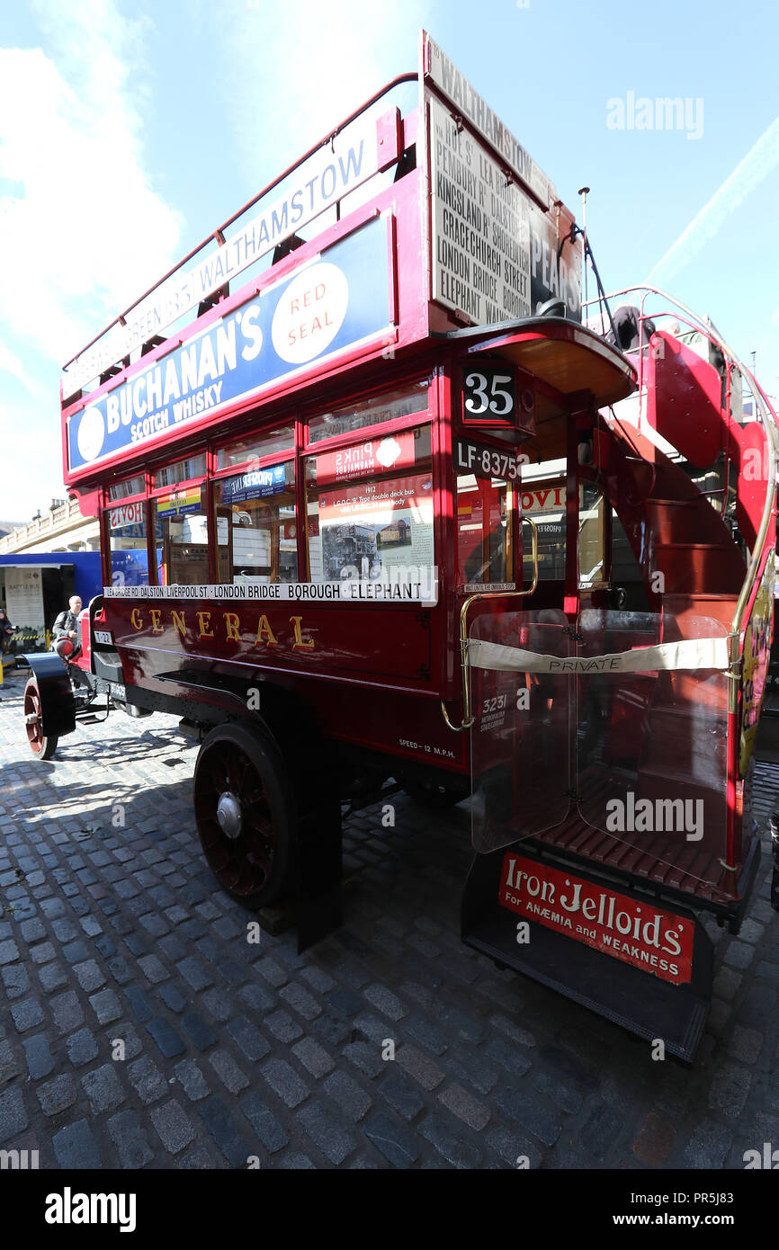 Bus No B1609 LF8375, The last four surviving B-type Battle Buses on ...