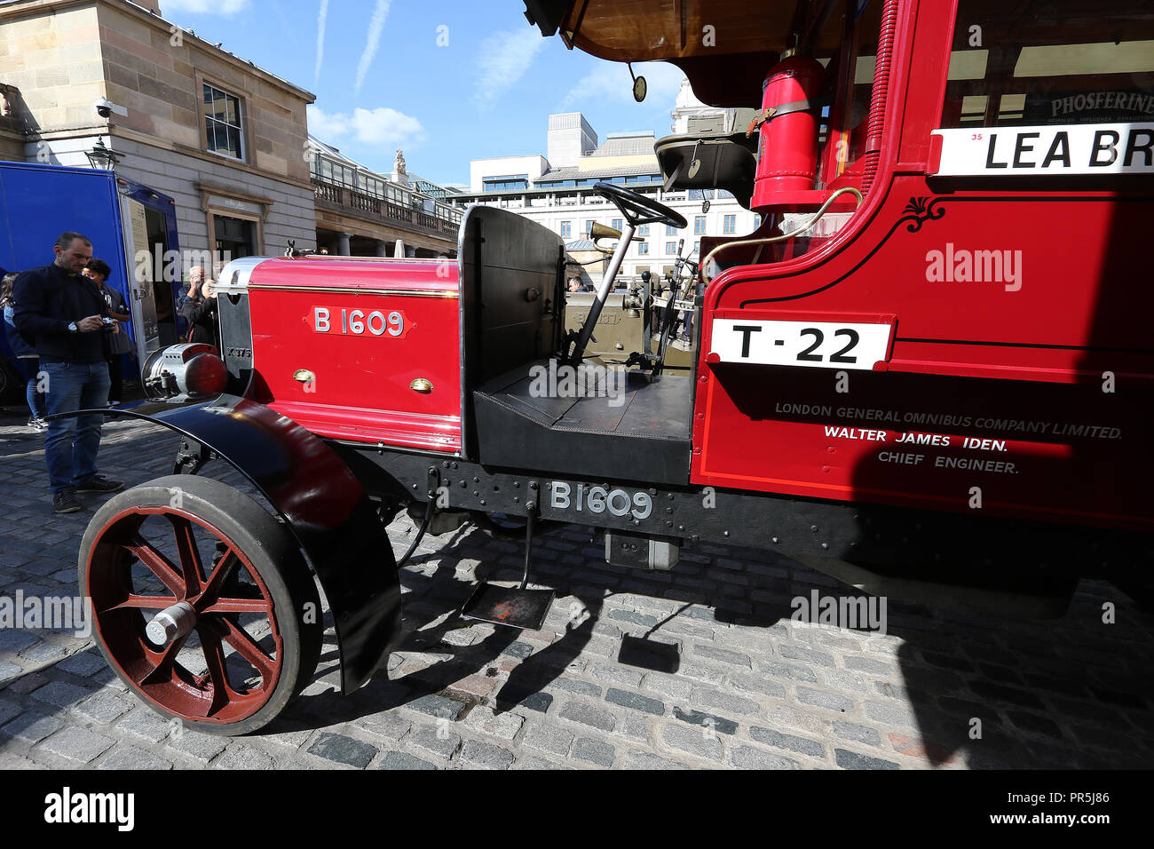 Bus No B1609 LF8375, The last four surviving B-type Battle Buses on ...