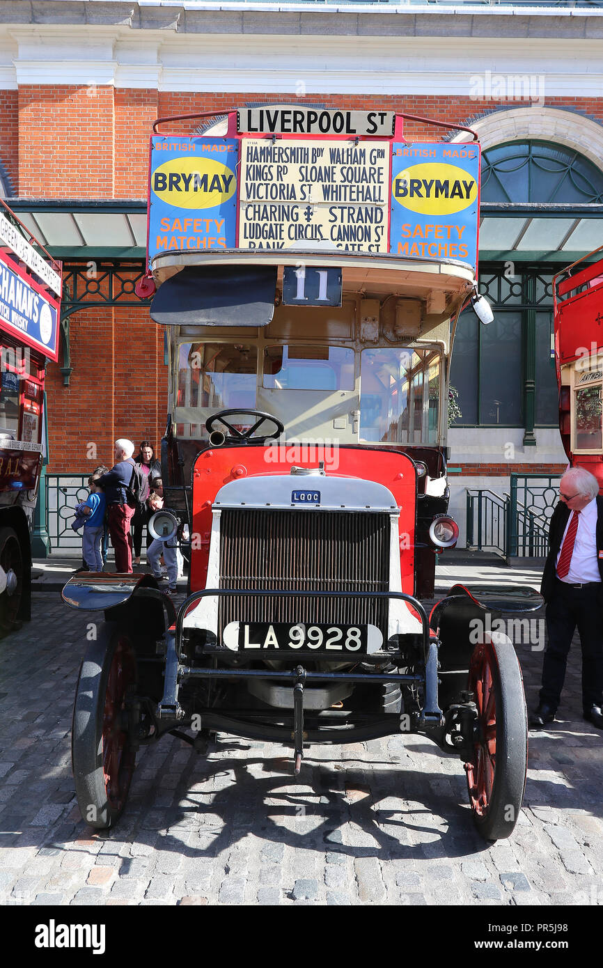 B type bus hi-res stock photography and images - Alamy