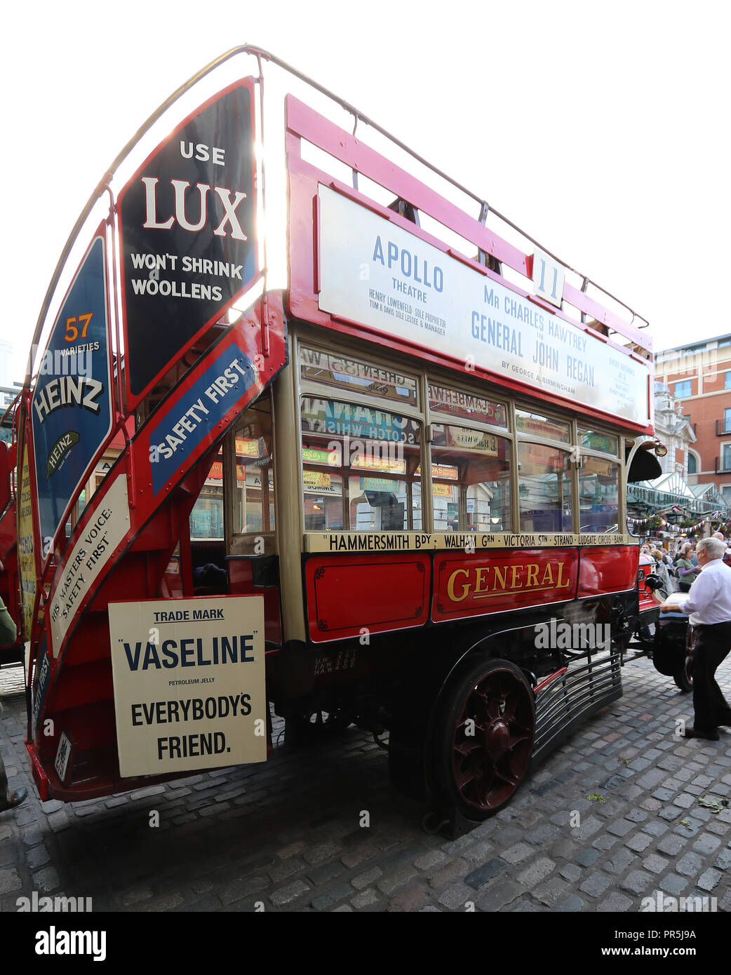 B type bus hi-res stock photography and images - Alamy