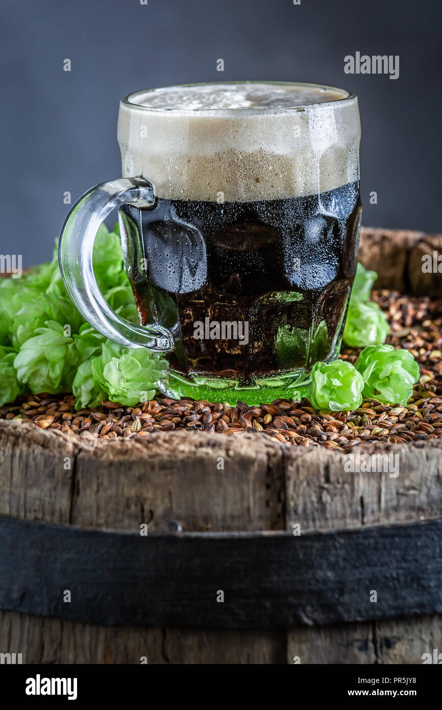 Fresh pint of dark beer with white foam Stock Photo - Alamy