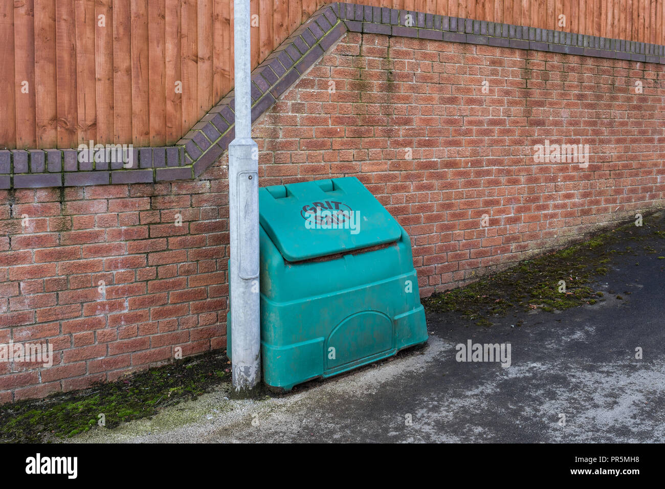 Roadside salt hi-res stock photography and images - Alamy