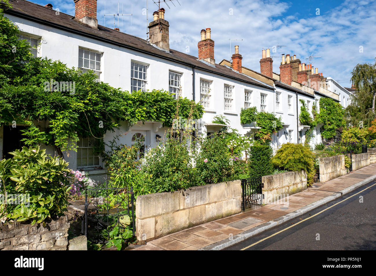 Modern english cottage hi-res stock photography and images - Alamy