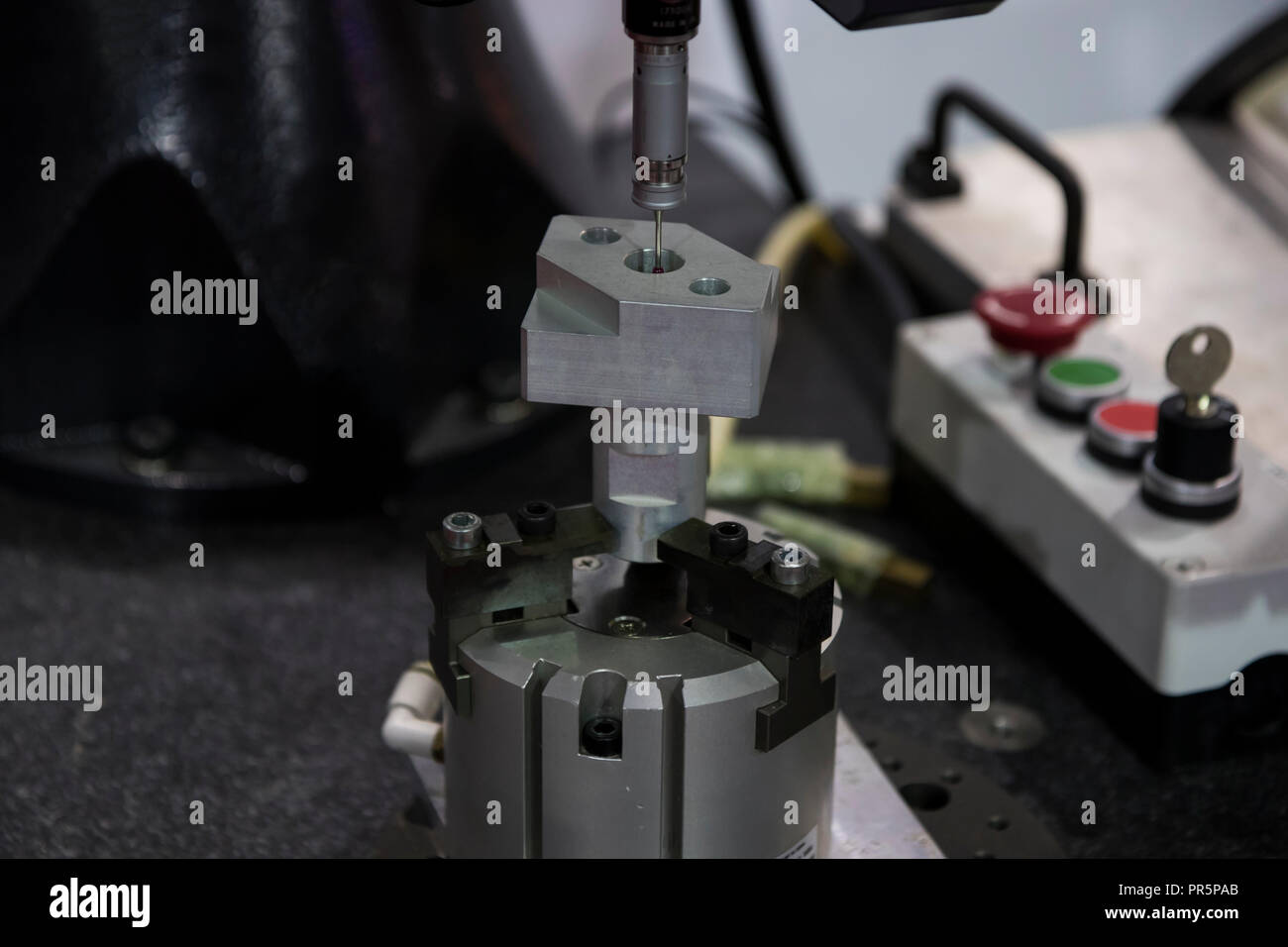 Auto measuring machine , CMM , Measuring dimension of precision part ...