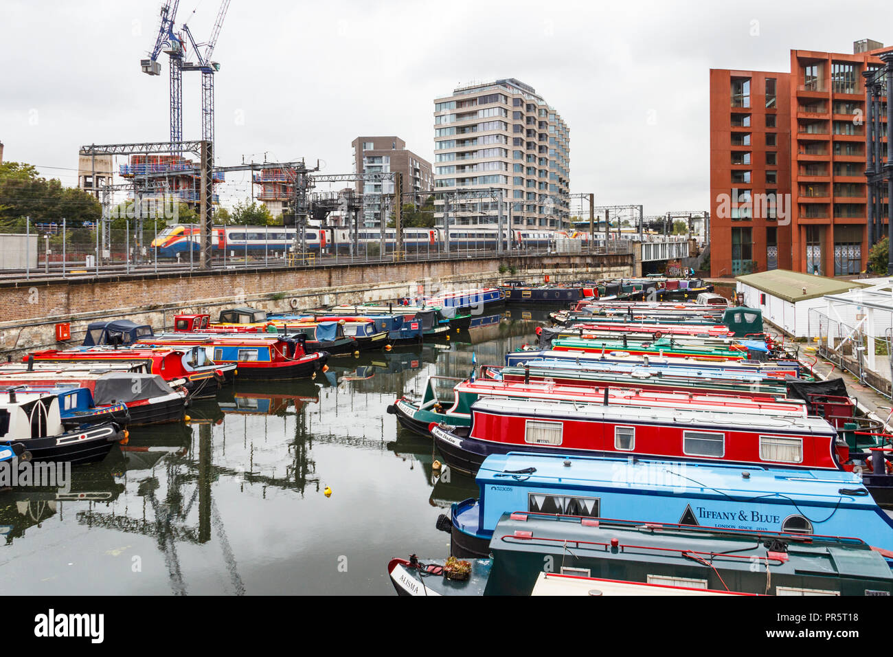 St pancras basin hi-res stock photography and images - Alamy